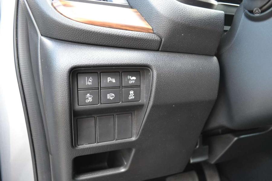Grey Honda CR-V 2019 in Vilnius, with an engine capacity of 1.99 L and mileage of 130 thousand km for 23000 €, photo 31 on AUTOMOTO.COM.LV