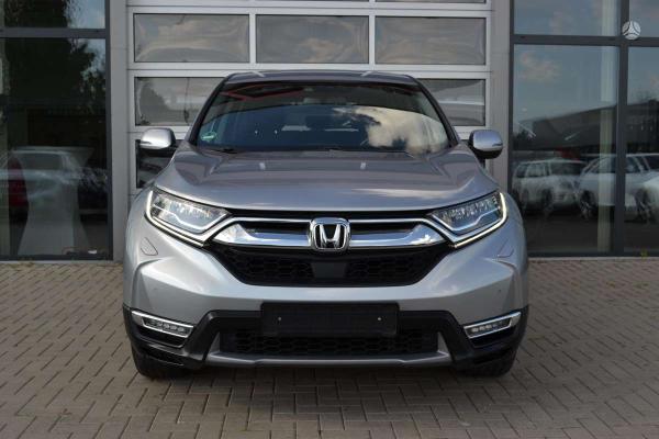 Grey Honda CR-V 2019 in Vilnius, with an engine capacity of 1.99 L and mileage of 131 thousand km for 23000 €, photo 3 on AUTOMOTO.COM.LV
