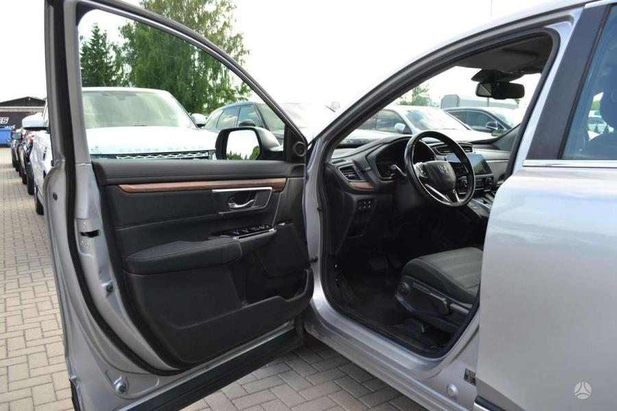 Grey Honda CR-V 2019 in Vilnius, with an engine capacity of 1.99 L and mileage of 131 thousand km for 23000 €, photo 19 on AUTOMOTO.COM.LV
