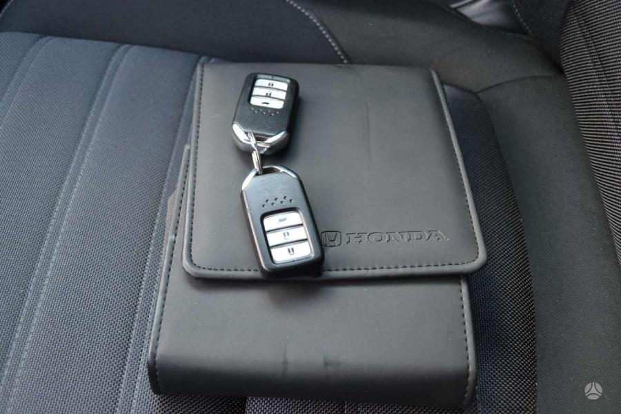 Grey Honda CR-V 2019 in Vilnius, with an engine capacity of 1.99 L and mileage of 131 thousand km for 23000 €, photo 45 on AUTOMOTO.COM.LV