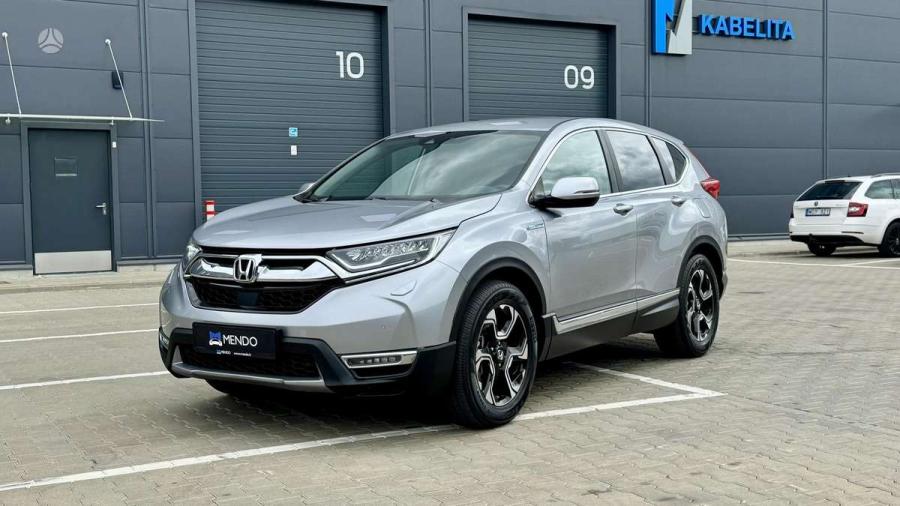 Grey Honda CR-V 2019 in Vilnius, with an engine capacity of 1.99 L and mileage of 151 thousand km for 19790 €, photo 1 on AUTOMOTO.COM.LV