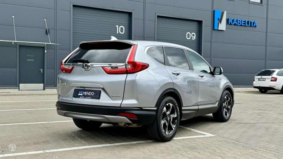 Grey Honda CR-V 2019 in Vilnius, with an engine capacity of 1.99 L and mileage of 151 thousand km for 19790 €, photo 3 on AUTOMOTO.COM.LV