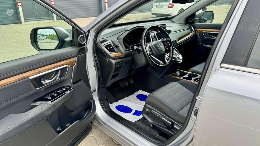 Grey Honda CR-V 2019 in Vilnius, with an engine capacity of 1.99 L and mileage of 151 thousand km for 19790 €, photo 15 on AUTOMOTO.COM.LV