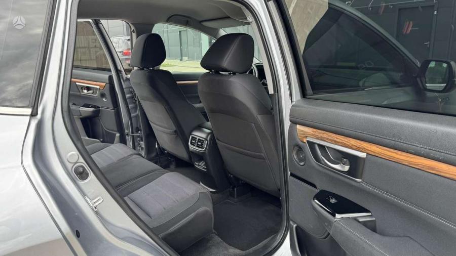 Grey Honda CR-V 2019 in Vilnius, with an engine capacity of 1.99 L and mileage of 151 thousand km for 19790 €, photo 20 on AUTOMOTO.COM.LV