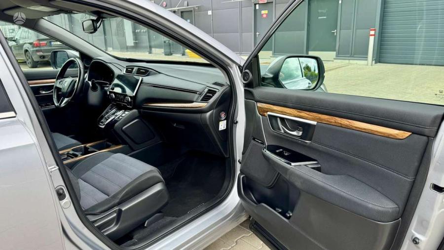 Grey Honda CR-V 2019 in Vilnius, with an engine capacity of 1.99 L and mileage of 151 thousand km for 19790 €, photo 21 on AUTOMOTO.COM.LV