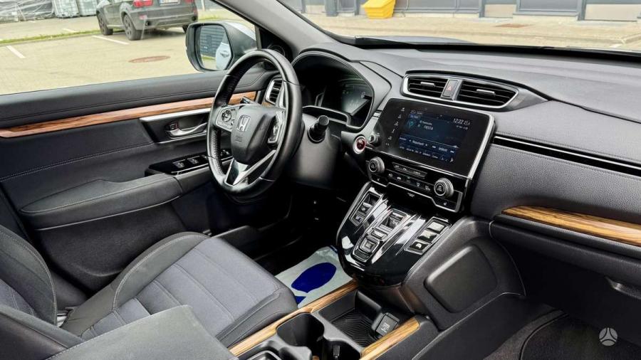 Grey Honda CR-V 2019 in Vilnius, with an engine capacity of 1.99 L and mileage of 151 thousand km for 19790 €, photo 22 on AUTOMOTO.COM.LV