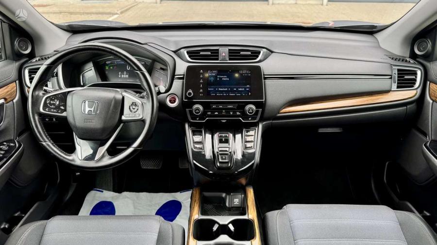 Grey Honda CR-V 2019 in Vilnius, with an engine capacity of 1.99 L and mileage of 151 thousand km for 19790 €, photo 23 on AUTOMOTO.COM.LV