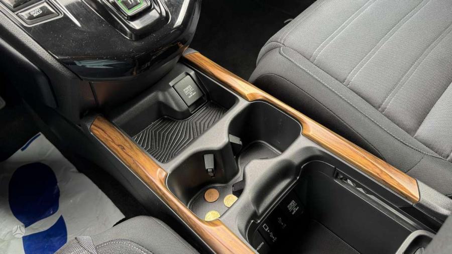 Grey Honda CR-V 2019 in Vilnius, with an engine capacity of 1.99 L and mileage of 151 thousand km for 19790 €, photo 32 on AUTOMOTO.COM.LV