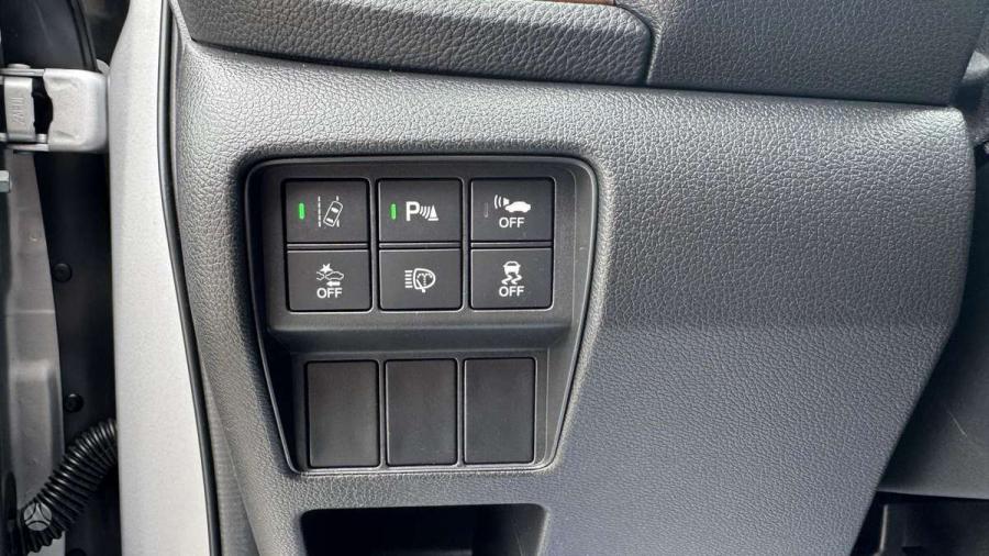 Grey Honda CR-V 2019 in Vilnius, with an engine capacity of 1.99 L and mileage of 151 thousand km for 19790 €, photo 33 on AUTOMOTO.COM.LV