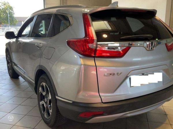 Grey Honda CR-V 2019 in Vilnius, with an engine capacity of 1.99 L and mileage of 129 thousand km for 26999 €, photo 4 on AUTOMOTO.COM.LV