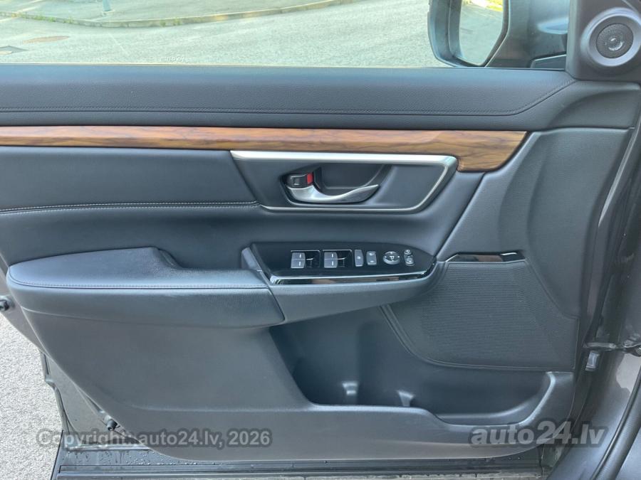 Pelēks Honda CR-V 2019 Tallina, ar dzinēja tilpumu 1.50 L un nobraukumu 131 tūkst. km par 19900 €, foto 16 vietnē AUTOMOTO.COM.LV