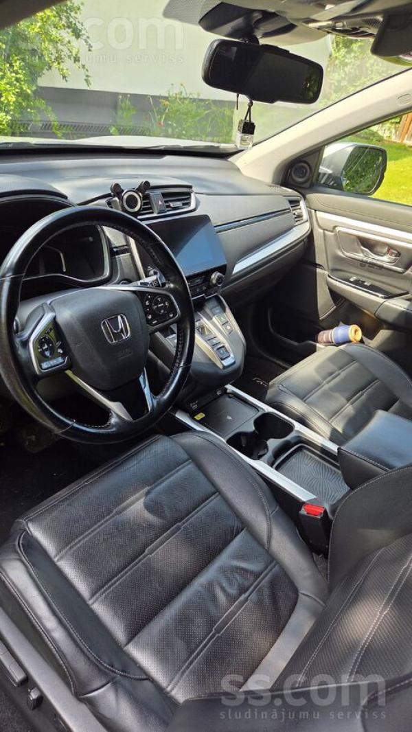 Grey Honda CR-V 2021 in Riga, with an engine capacity of 2.00 L and mileage of 100 thousand km for 25500 €, photo 6 on AUTOMOTO.COM.LV