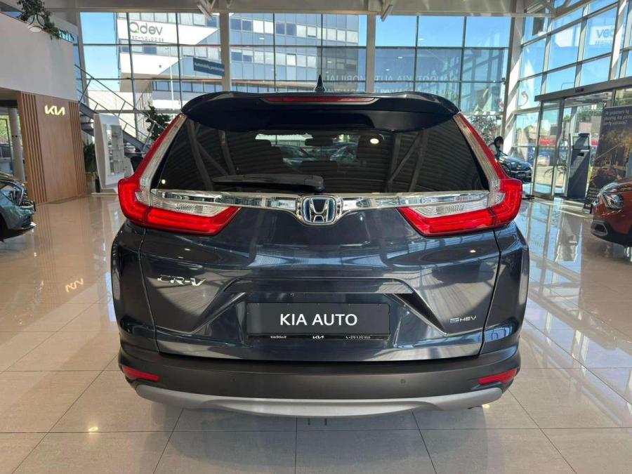 Grey Honda CR-V 2022 in Vilnius, with an engine capacity of 1.99 L and mileage of 62 thousand km for 25900 €, photo 5 on AUTOMOTO.COM.LV