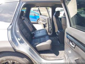 Grey Honda CR-V 2023 in Vilnius, with an engine capacity of 1.99 L and mileage of 53 thousand km for 32900 €, photo 16 on AUTOMOTO.COM.LV