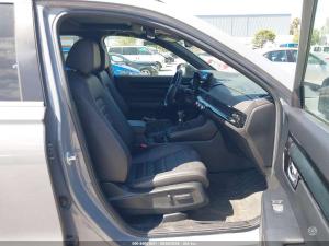 Grey Honda CR-V 2023 in Vilnius, with an engine capacity of 1.99 L and mileage of 53 thousand km for 32900 €, photo 17 on AUTOMOTO.COM.LV