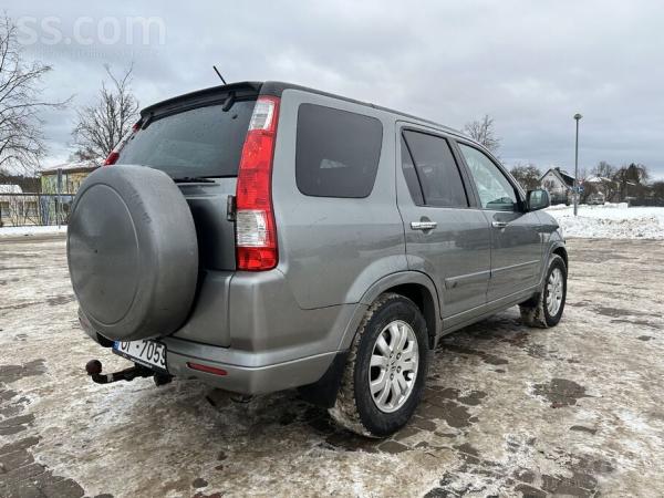 Pelēks Honda CR-V 2005 Cēsis, ar dzinēja tilpumu 2.20 L un nobraukumu 218 tūkst. km par 3400 €, foto 3 vietnē AUTOMOTO.COM.LV