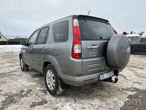Pelēks Honda CR-V 2005 Cēsis, ar dzinēja tilpumu 2.20 L un nobraukumu 218 tūkst. km par 3400 €, foto 4 vietnē AUTOMOTO.COM.LV