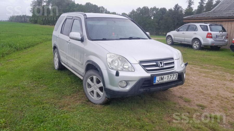 Pelēks Honda CR-V 2005 Preiļi, ar dzinēja tilpumu 2.20 L un nobraukumu 370 tūkst. km par 2450 €, foto 4 vietnē AUTOMOTO.COM.LV