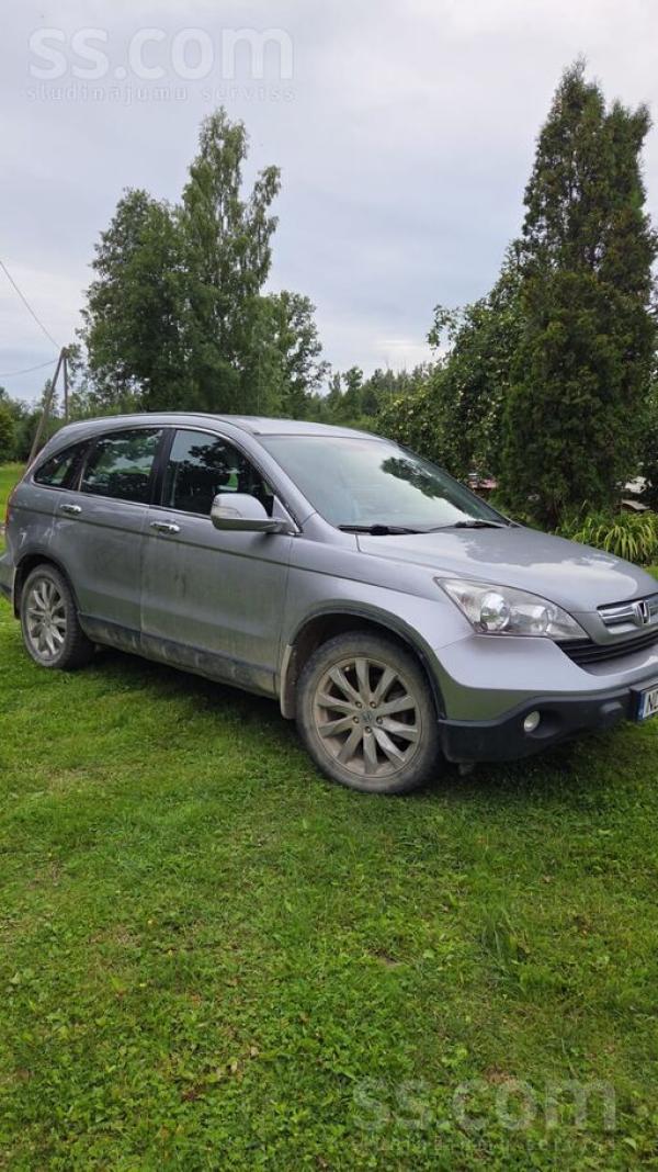 Grey Honda CR-V 2007 in Balvi, with an engine capacity of 2.20 L and mileage of 315 thousand km for 4200 €, photo 1 on AUTOMOTO.COM.LV