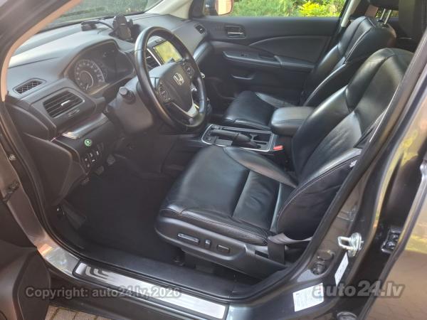 Grey Honda CR-V 2015 in Riga, with an engine capacity of 1.60 L and mileage of 315 thousand km for 10250 €, photo 7 on AUTOMOTO.COM.LV