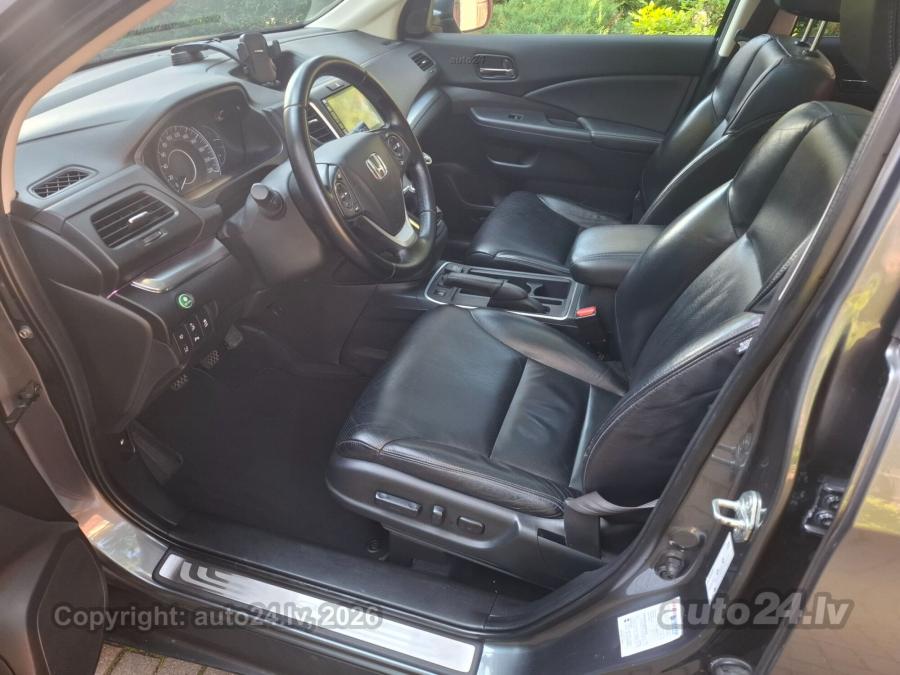 Grey Honda CR-V 2015 in Riga, with an engine capacity of 1.60 L and mileage of 315 thousand km for 10250 €, photo 7 on AUTOMOTO.COM.LV