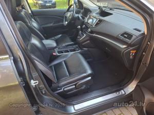 Grey Honda CR-V 2015 in Riga, with an engine capacity of 1.60 L and mileage of 315 thousand km for 10250 €, photo 8 on AUTOMOTO.COM.LV