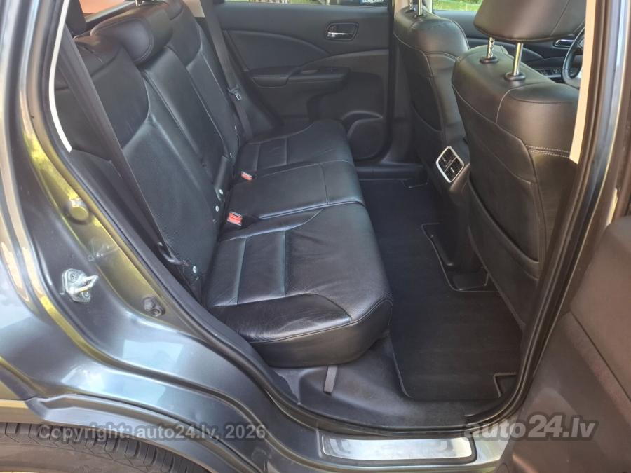 Grey Honda CR-V 2015 in Riga, with an engine capacity of 1.60 L and mileage of 315 thousand km for 10250 €, photo 9 on AUTOMOTO.COM.LV