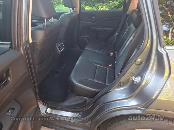 Grey Honda CR-V 2015 in Riga, with an engine capacity of 1.60 L and mileage of 315 thousand km for 10250 €, photo 10 on AUTOMOTO.COM.LV