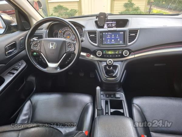 Grey Honda CR-V 2015 in Riga, with an engine capacity of 1.60 L and mileage of 315 thousand km for 10250 €, photo 11 on AUTOMOTO.COM.LV