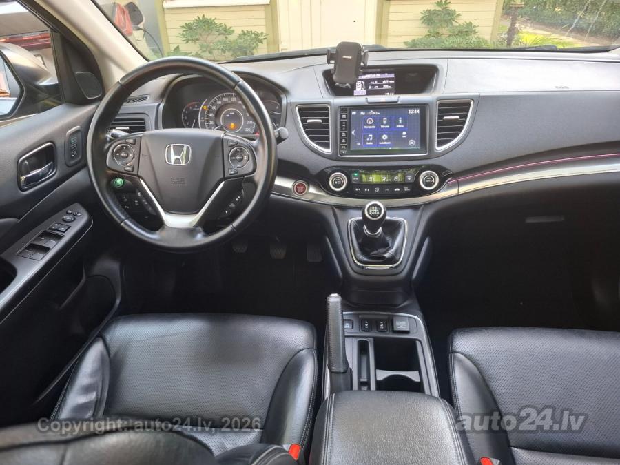 Grey Honda CR-V 2015 in Riga, with an engine capacity of 1.60 L and mileage of 315 thousand km for 10250 €, photo 11 on AUTOMOTO.COM.LV