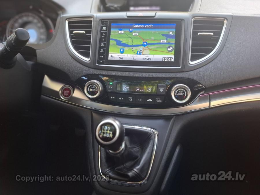 Grey Honda CR-V 2015 in Riga, with an engine capacity of 1.60 L and mileage of 315 thousand km for 10250 €, photo 12 on AUTOMOTO.COM.LV