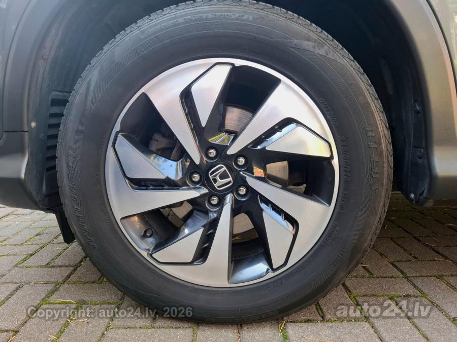 Grey Honda CR-V 2015 in Riga, with an engine capacity of 1.60 L and mileage of 315 thousand km for 10250 €, photo 15 on AUTOMOTO.COM.LV