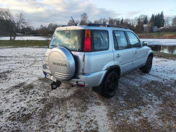 Grey Honda CR-V 2001 in Kelme, with an engine capacity of 2.00 L and mileage of 270 thousand km for 1499 €, photo 3 on AUTOMOTO.COM.LV
