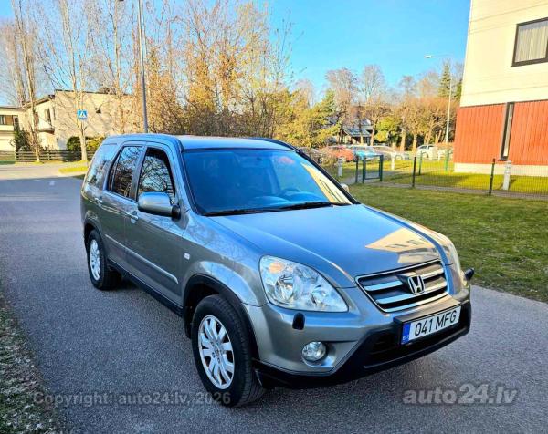 Pelēks Honda CR-V 2005 Tallina, ar dzinēja tilpumu 2.00 L un nobraukumu 272 tūkst. km par 1990 €, foto 1 vietnē AUTOMOTO.COM.LV