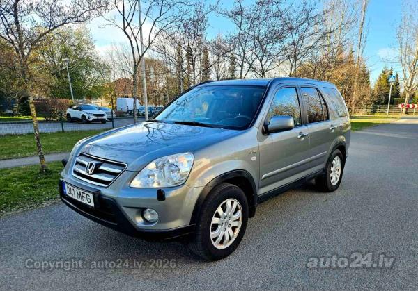 Pelēks Honda CR-V 2005 Tallina, ar dzinēja tilpumu 2.00 L un nobraukumu 272 tūkst. km par 1990 €, foto 2 vietnē AUTOMOTO.COM.LV