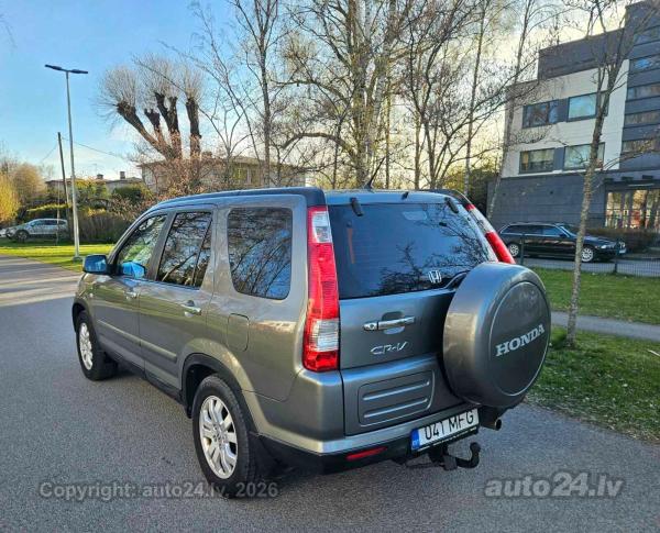 Pelēks Honda CR-V 2005 Tallina, ar dzinēja tilpumu 2.00 L un nobraukumu 272 tūkst. km par 1990 €, foto 3 vietnē AUTOMOTO.COM.LV