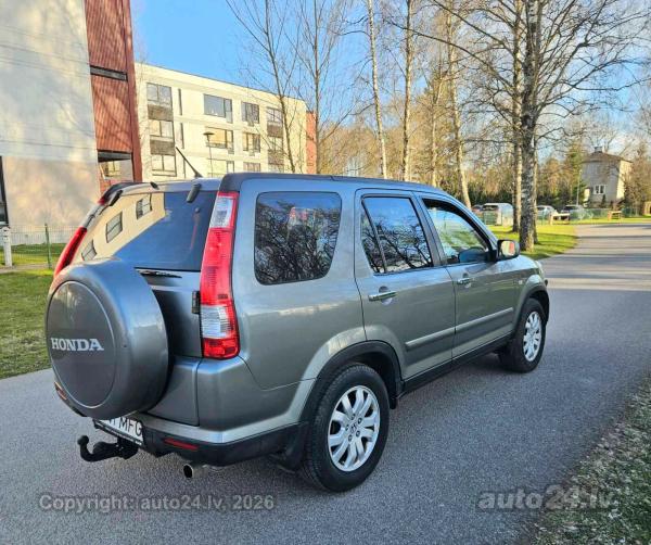 Pelēks Honda CR-V 2005 Tallina, ar dzinēja tilpumu 2.00 L un nobraukumu 272 tūkst. km par 1990 €, foto 4 vietnē AUTOMOTO.COM.LV