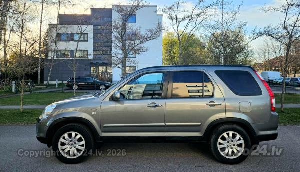Pelēks Honda CR-V 2005 Tallina, ar dzinēja tilpumu 2.00 L un nobraukumu 272 tūkst. km par 1990 €, foto 5 vietnē AUTOMOTO.COM.LV