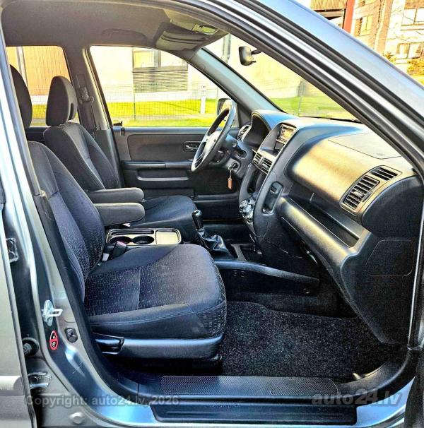 Pelēks Honda CR-V 2005 Tallina, ar dzinēja tilpumu 2.00 L un nobraukumu 272 tūkst. km par 1990 €, foto 6 vietnē AUTOMOTO.COM.LV