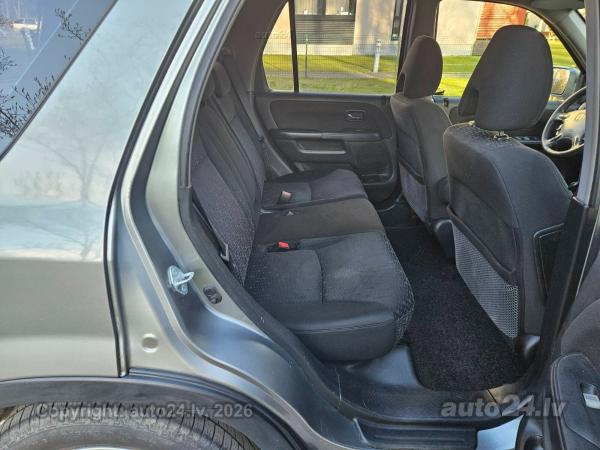 Pelēks Honda CR-V 2005 Tallina, ar dzinēja tilpumu 2.00 L un nobraukumu 272 tūkst. km par 1990 €, foto 8 vietnē AUTOMOTO.COM.LV