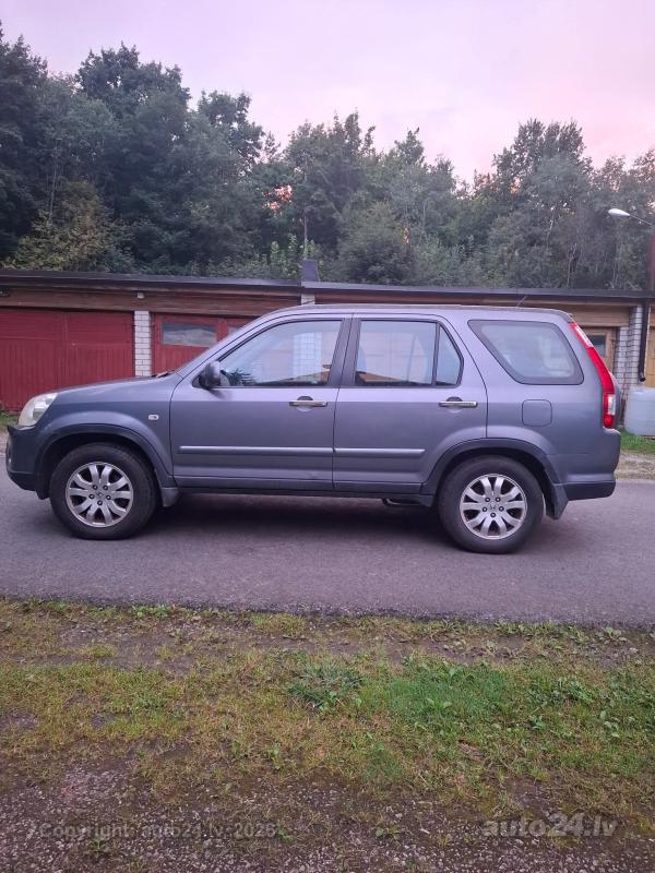Pelēks Honda CR-V 2005 Tallina, ar dzinēja tilpumu 2.20 L un nobraukumu 339 tūkst. km par 3000 €, foto 3 vietnē AUTOMOTO.COM.LV
