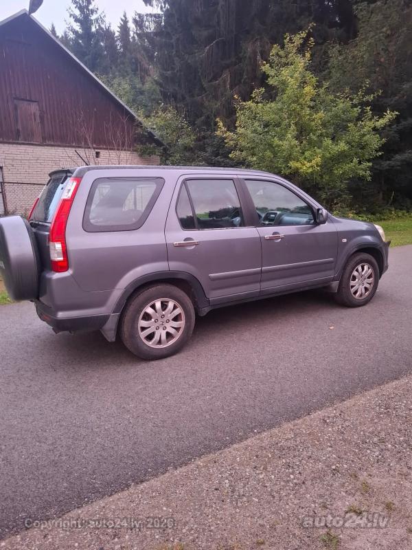 Pelēks Honda CR-V 2005 Tallina, ar dzinēja tilpumu 2.20 L un nobraukumu 339 tūkst. km par 3000 €, foto 4 vietnē AUTOMOTO.COM.LV