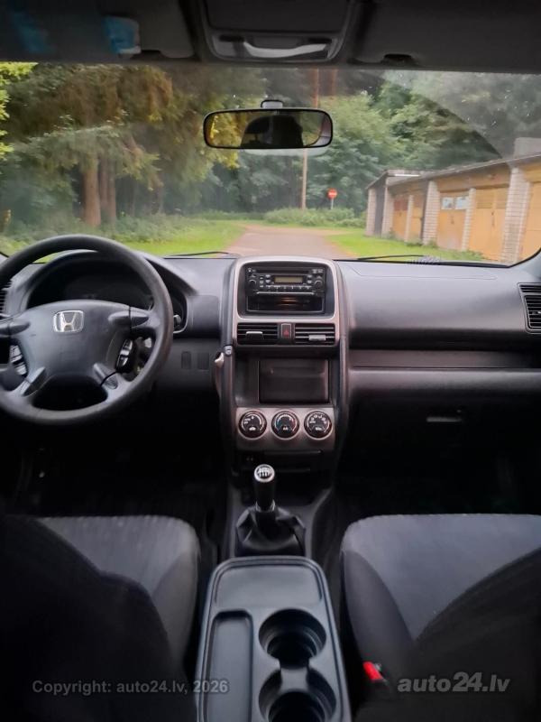 Pelēks Honda CR-V 2005 Tallina, ar dzinēja tilpumu 2.20 L un nobraukumu 339 tūkst. km par 3000 €, foto 5 vietnē AUTOMOTO.COM.LV