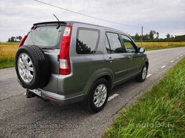Pelēks Honda CR-V 2006 Paide, ar dzinēja tilpumu 2.20 L un nobraukumu 224 tūkst. km par 3290 €, foto 5 vietnē AUTOMOTO.COM.LV