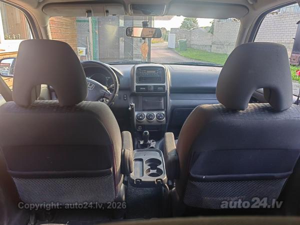 Grey Honda CR-V 2006 in Haapsalu, with an engine capacity of 2.00 L and mileage of 331 thousand km for 1600 €, photo 3 on AUTOMOTO.COM.LV