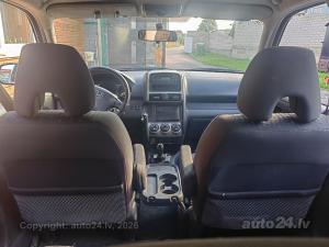 Grey Honda CR-V 2006 in Haapsalu, with an engine capacity of 2.00 L and mileage of 331 thousand km for 1600 €, photo 3 on AUTOMOTO.COM.LV