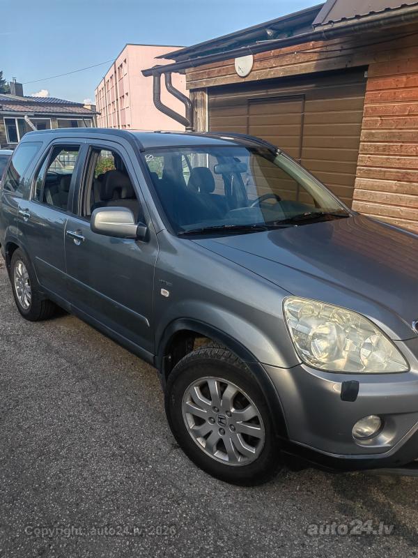 Grey Honda CR-V 2006 in Haapsalu, with an engine capacity of 2.00 L and mileage of 331 thousand km for 1600 €, photo 6 on AUTOMOTO.COM.LV