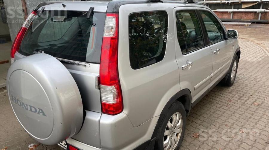 Grey Honda CR-V 2006 in Riga, with an engine capacity of 2.00 L and mileage of 212 thousand km for 2570 €, photo 4 on AUTOMOTO.COM.LV