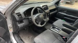 Grey Honda CR-V 2006 in Riga, with an engine capacity of 2.00 L and mileage of 212 thousand km for 2570 €, photo 6 on AUTOMOTO.COM.LV