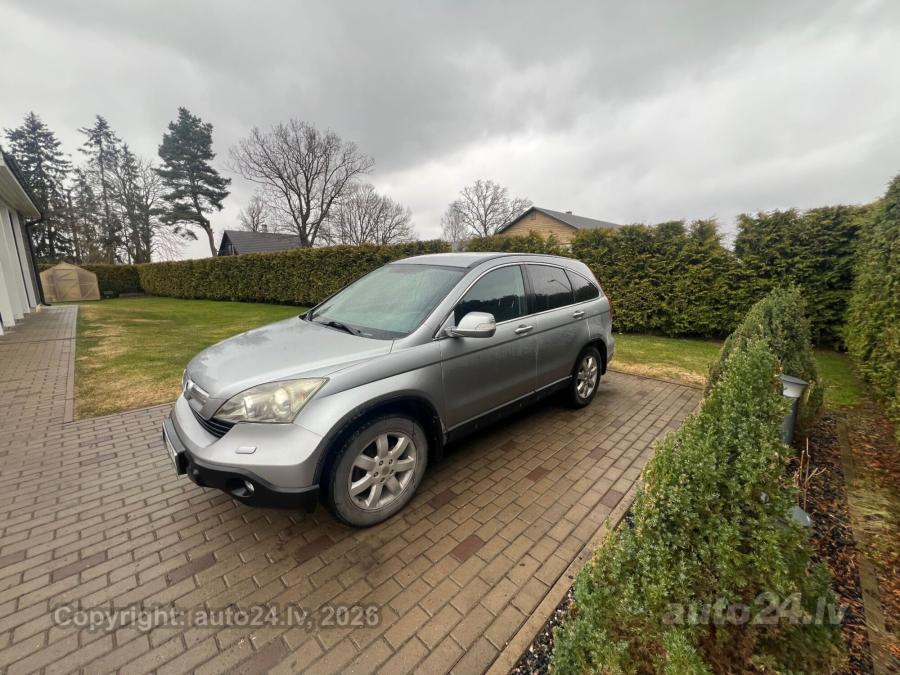 Grey Honda CR-V 2007 in Tartu, with an engine capacity of 2.20 L and mileage of 442 thousand km for 2390 €, photo 3 on AUTOMOTO.COM.LV